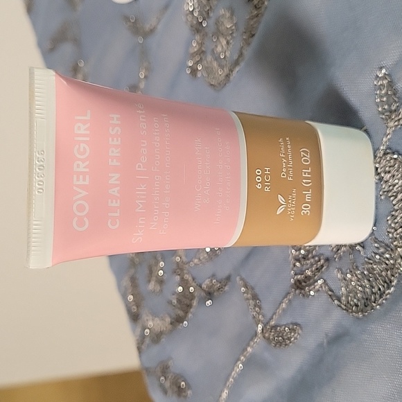 COVERGIRL | Makeup | Covergirl Foundation In 60 Rich Color | Poshmark
